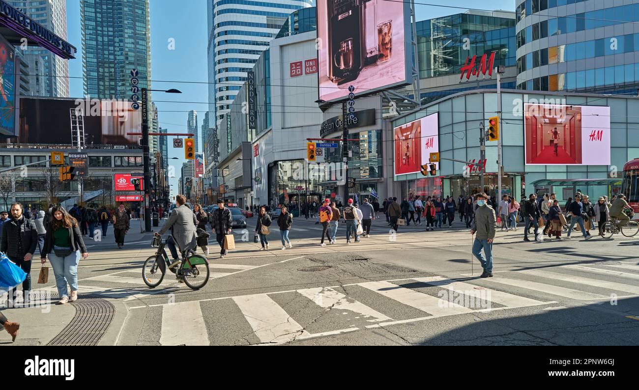 Yonge Street Toronto Stock Photo - Alamy