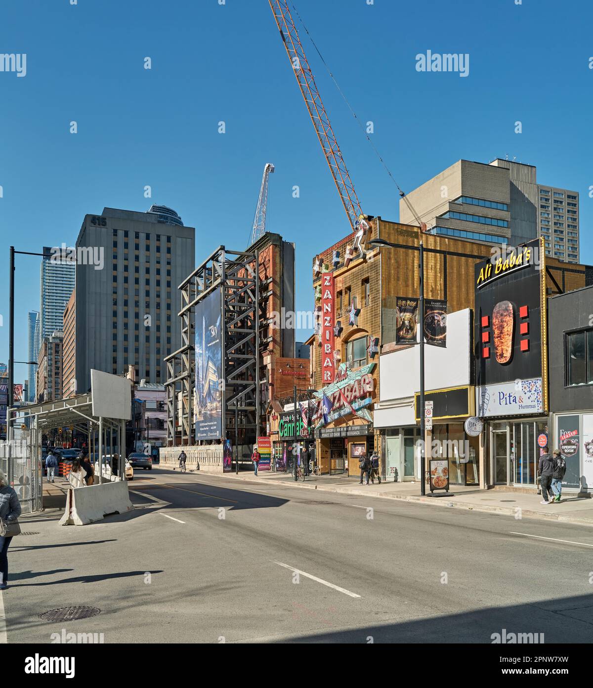 Bloor and yonge hi-res stock photography and images - Alamy