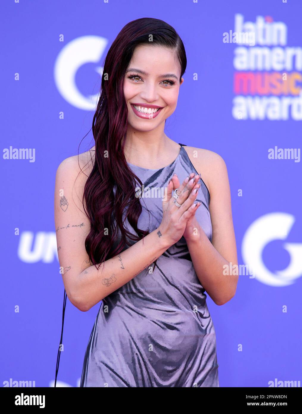 Emilia arrives at the Latin American Music Awards on Thursday, April 20 ...