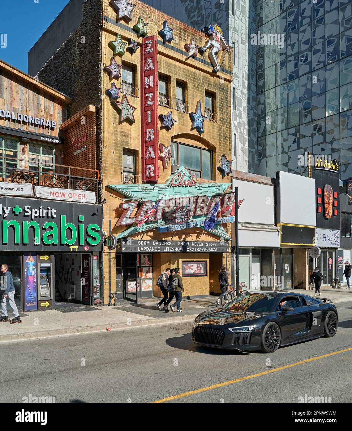Yonge Street Toronto Stock Photo - Alamy