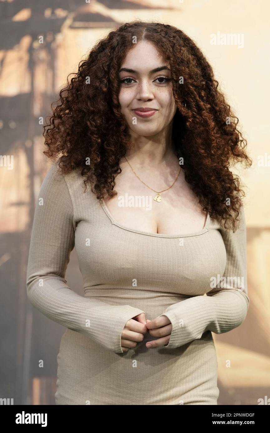 Amazing Arabella poses for photographers upon arrival at the World ...