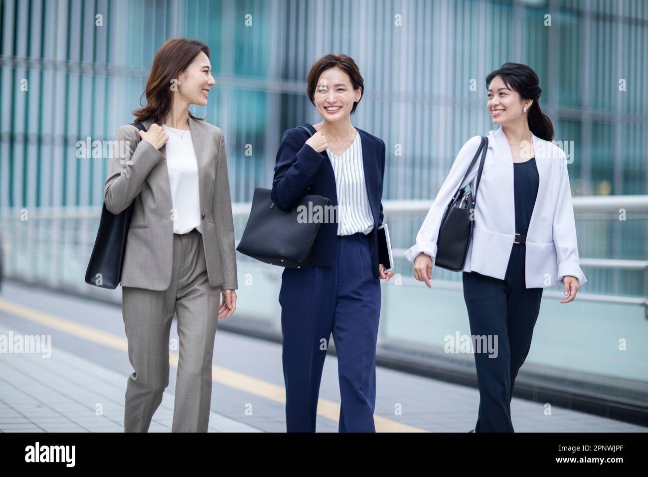 Dark conversation hi-res stock photography and images - Alamy