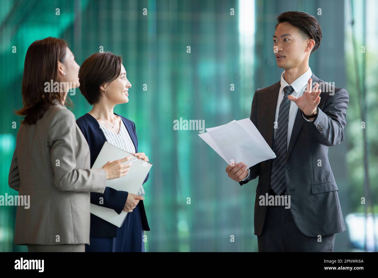 Conversation fun hi-res stock photography and images - Alamy