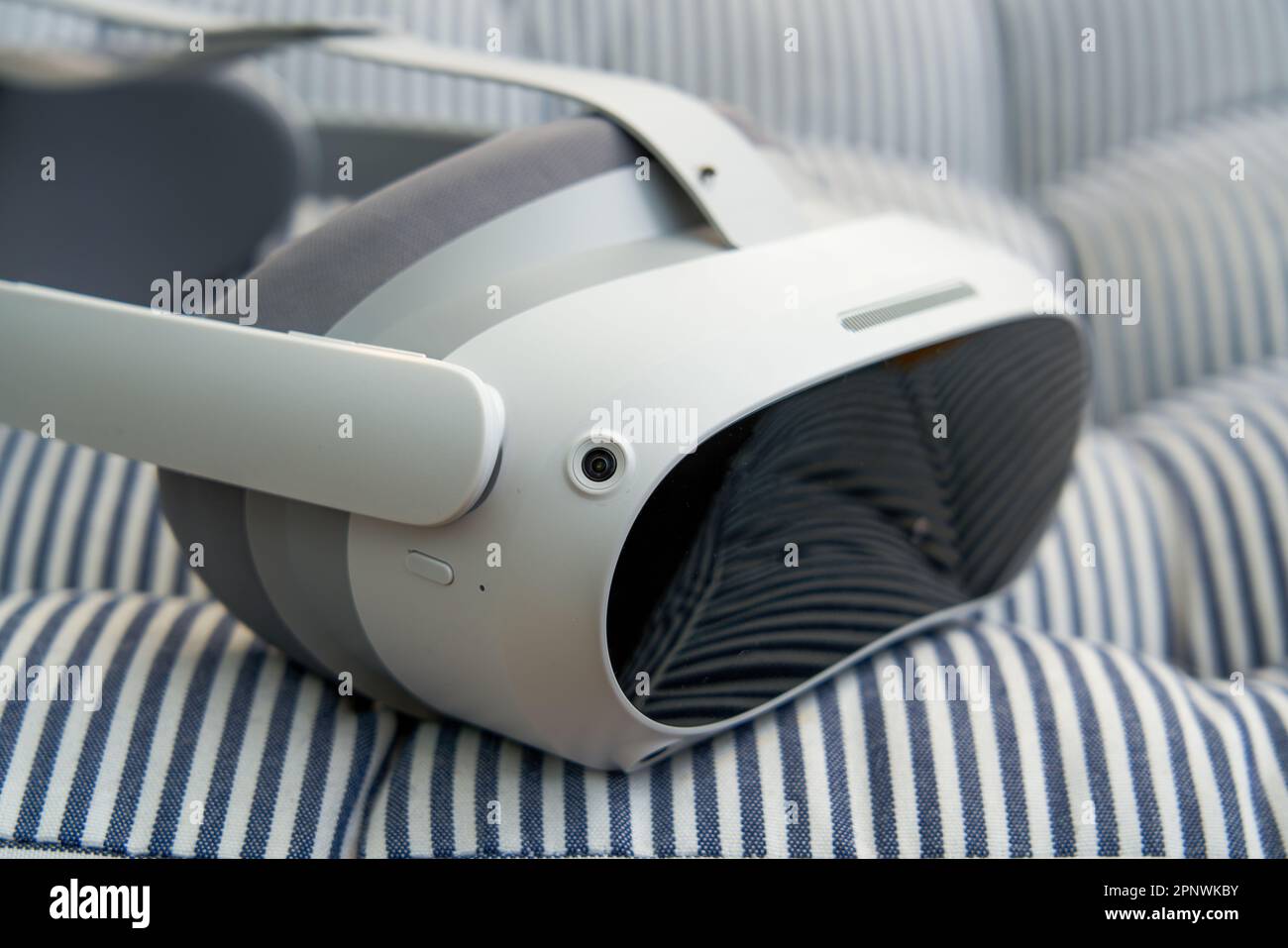 A high-tech VR virtual reality head-mounted display Stock Photo - Alamy