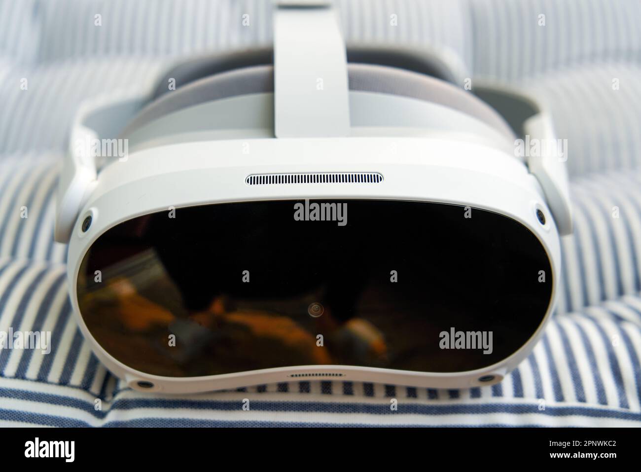 A high-tech VR virtual reality head-mounted display Stock Photo - Alamy