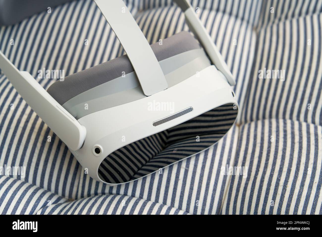 A high-tech VR virtual reality head-mounted display Stock Photo - Alamy