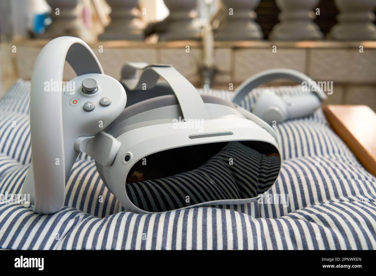 A high-tech VR virtual reality head-mounted display Stock Photo - Alamy