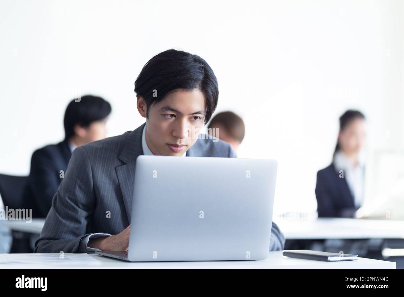 Businessman woman looking computer hi-res stock photography and images ...