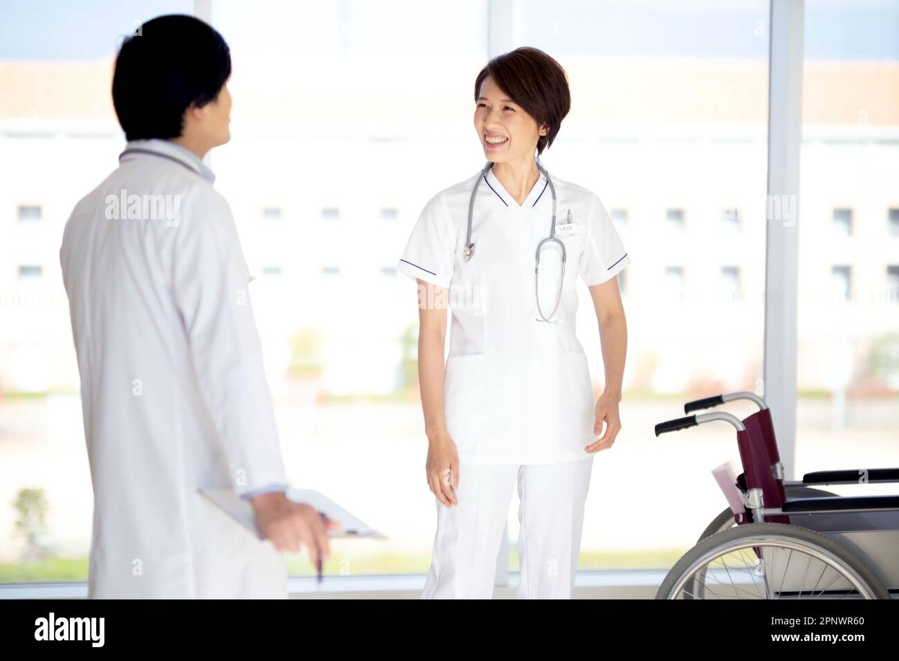 Doctor conversation hi-res stock photography and images - Alamy