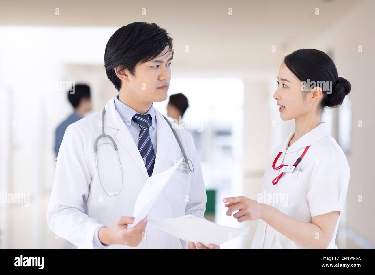 Nurse and Doctor having a conversation Stock Photo - Alamy