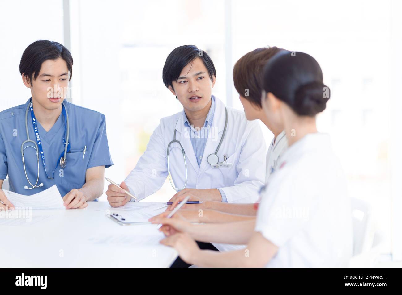 Nurses speaking in hospital hi-res stock photography and images - Alamy
