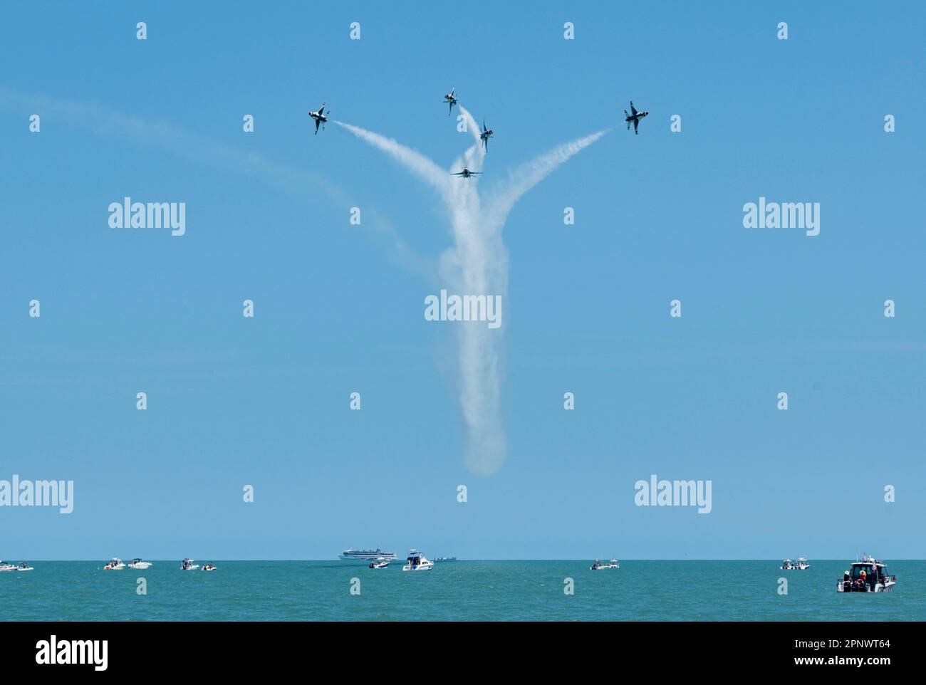 The United States Air Force Air Demonstration Squadron "Thunderbirds ...