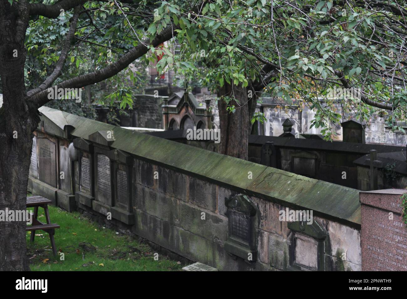 Cemetery in edinburgh hi-res stock photography and images - Alamy