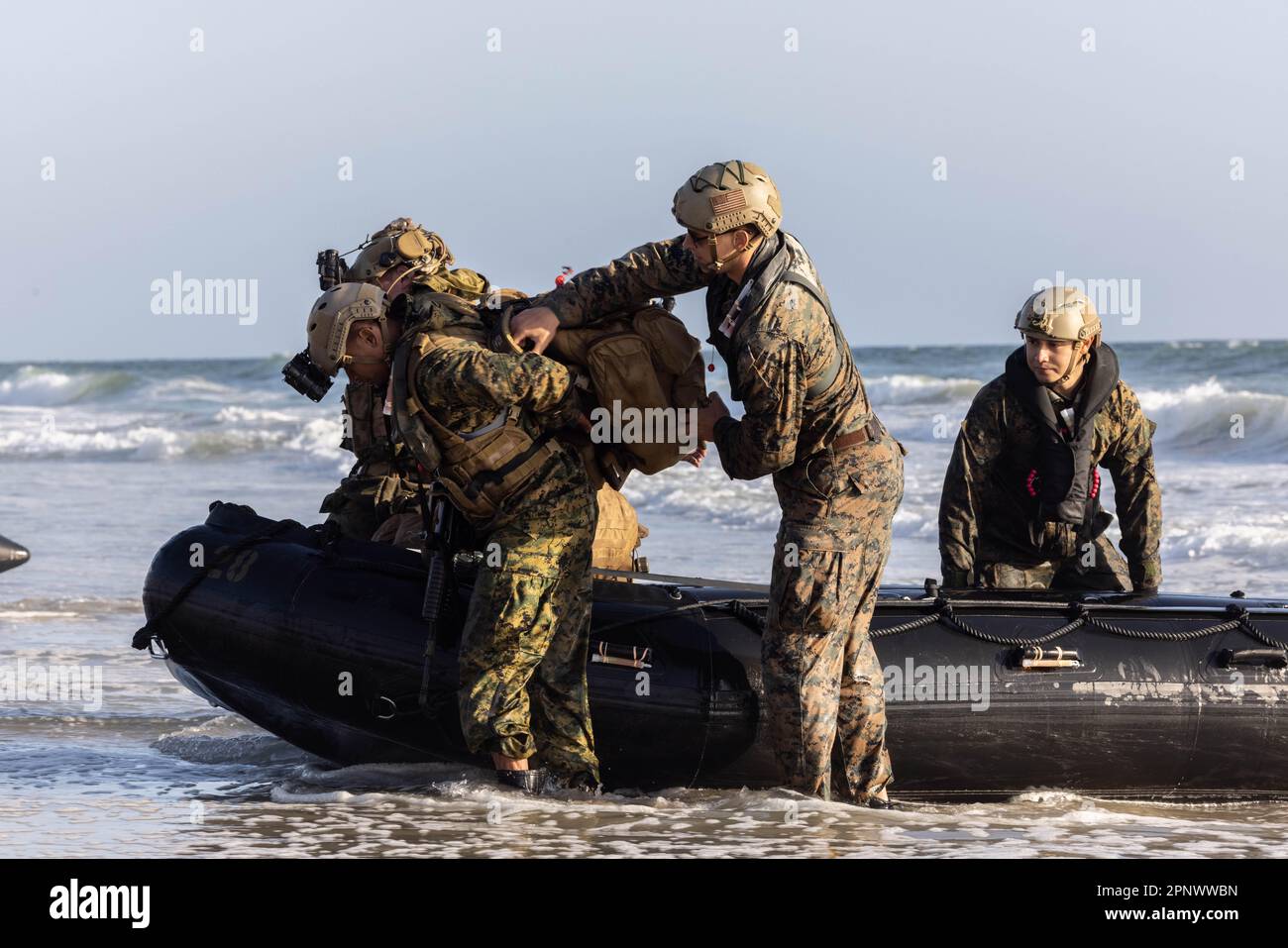 U.S. Marines with 2nd Platoon, Charlie Company, 1st Reconnaissance ...
