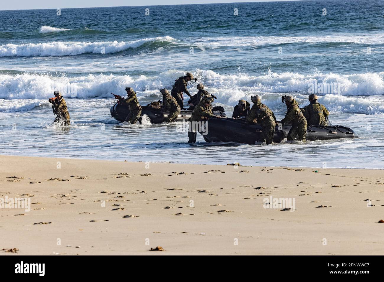 U.S. Marines with 2nd Platoon, Charlie Company, 1st Reconnaissance ...