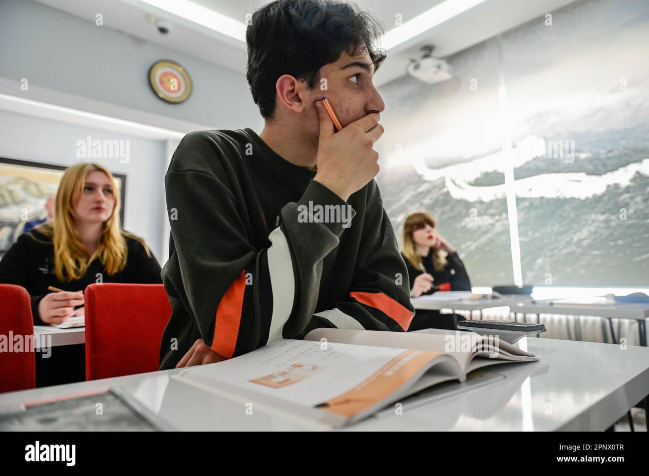 Istanbul, T¨¹rkiye. 19th Apr, 2023. Turkish students attend a Chinese ...
