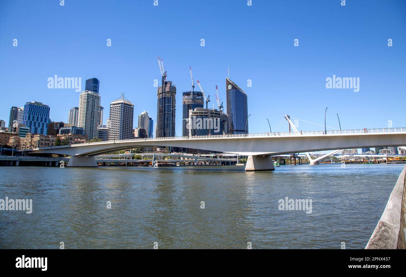The Victoria Bridge is a bridge for buses, pedestrians and cyclists ...