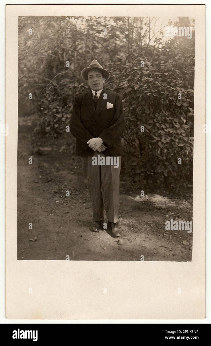 1930s fashion men hi-res stock photography and images - Alamy