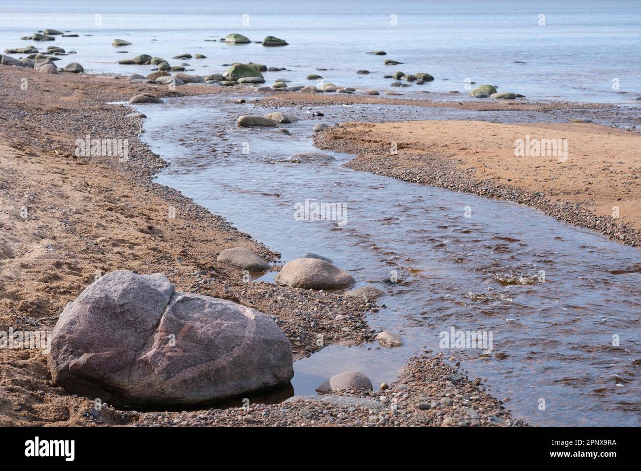 Shore rocky river water flows hi-res stock photography and images - Alamy