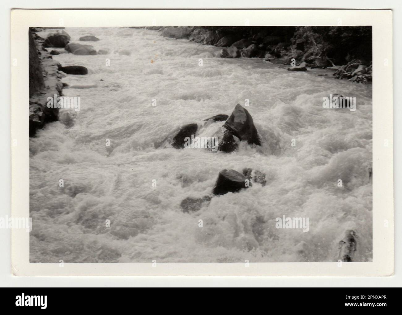 Vintage river scene hi-res stock photography and images - Alamy