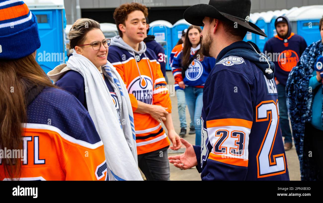 An edmonton oilers fan hi-res stock photography and images - Alamy