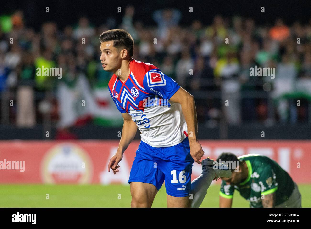 SAO PAULO,BRAZIL - APRIL 20: Damián Bobadilla celebrates after scoring ...