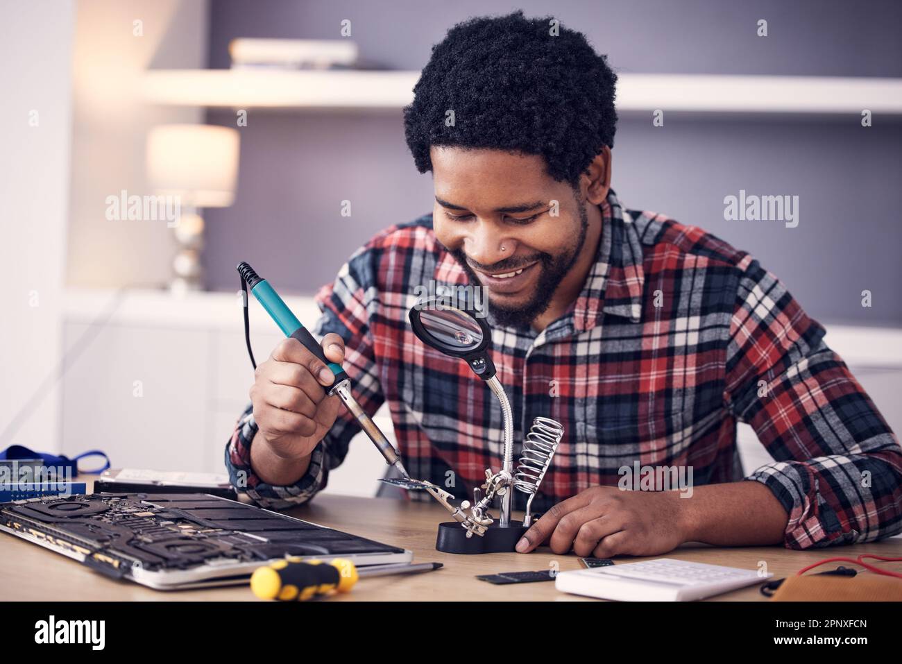 Fixing computer african hi-res stock photography and images - Alamy