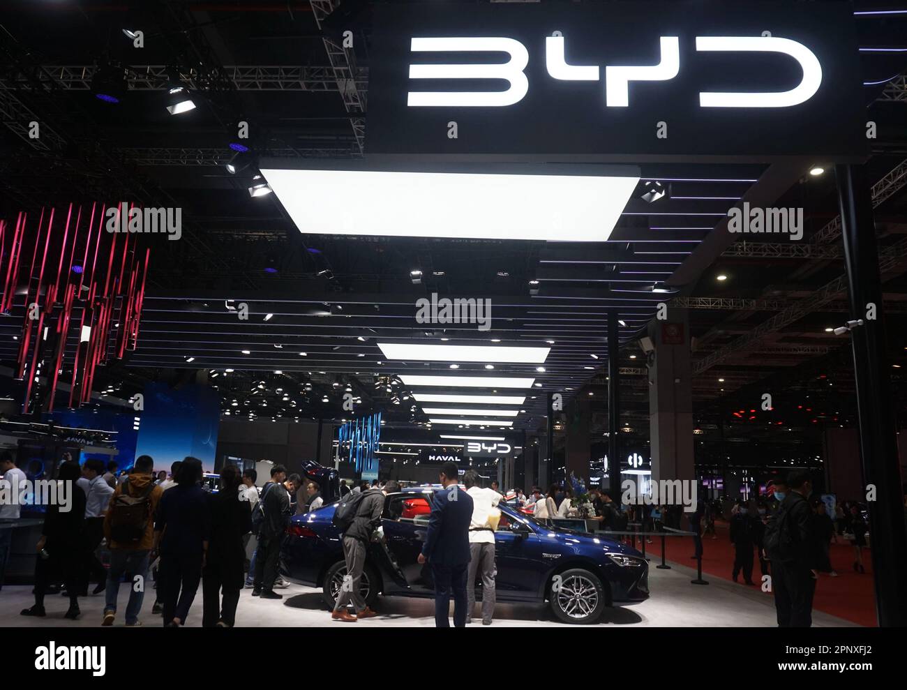 Byd stand hi-res stock photography and images - Alamy