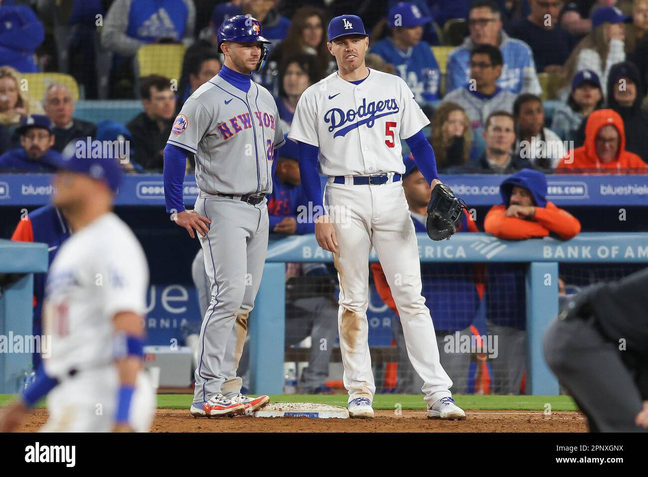 LOS ANGELES, CA - APRIL 17: New York Mets first baseman Pete Alonso (20 ...