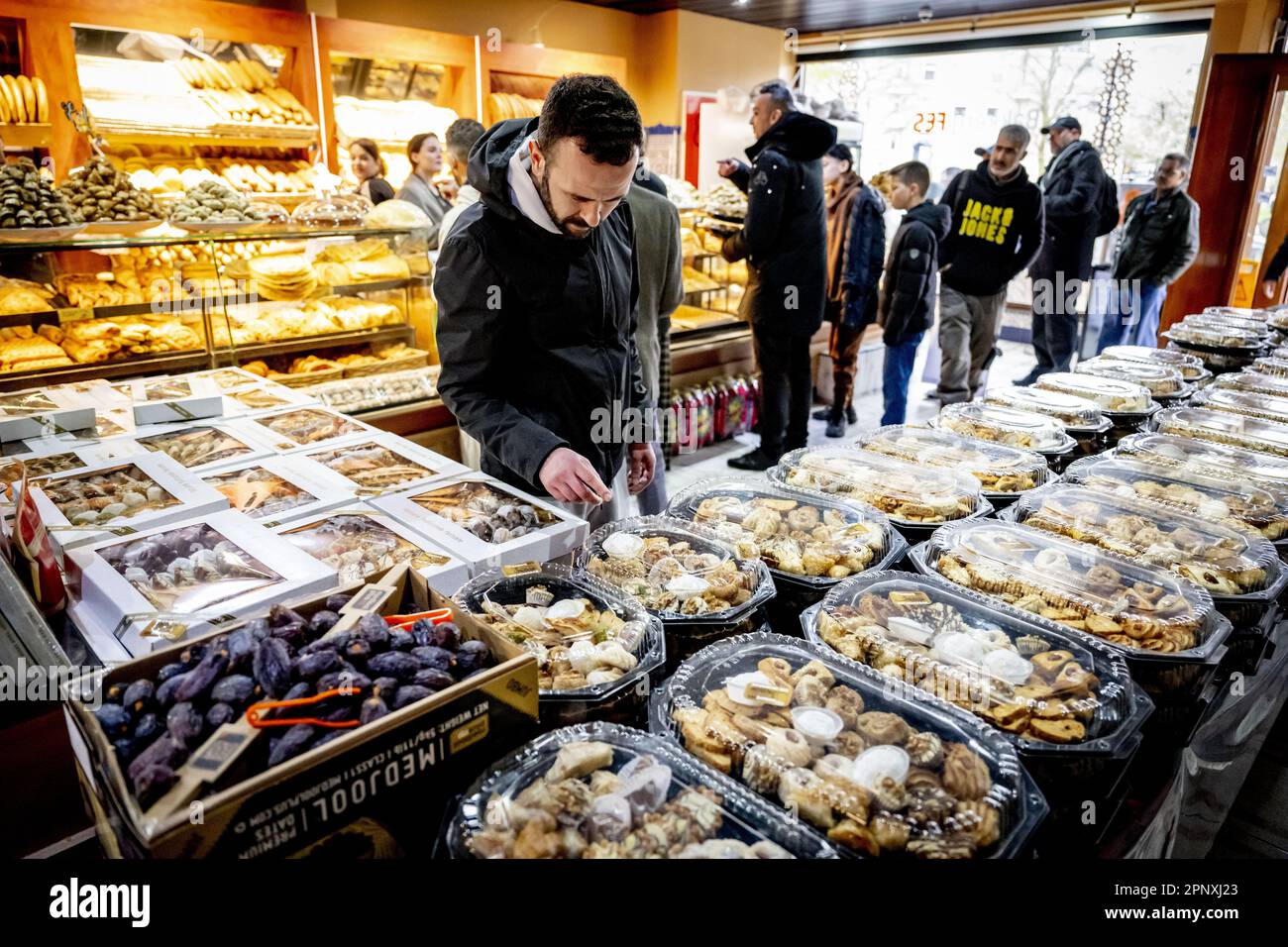 ROTTERDAM - Crowds at the Moroccan bakery Fes during the Sugar Fest ...
