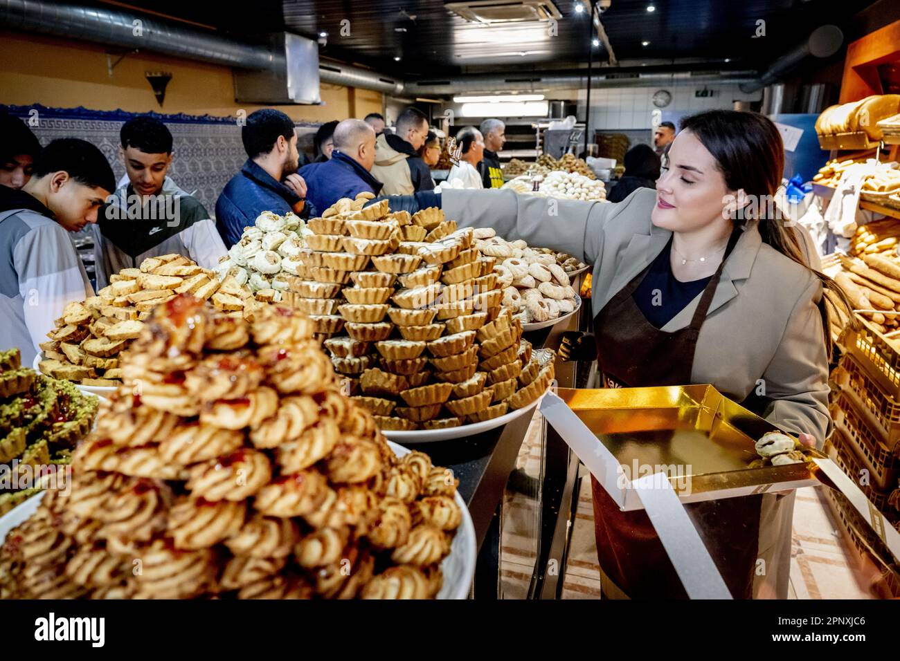 ROTTERDAM - Crowds at the Moroccan bakery Fes during the Sugar Fest ...