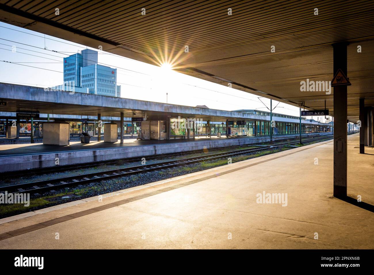 Hanover, Germany. 21st Apr, 2023. Platforms at Hanover Central Station ...