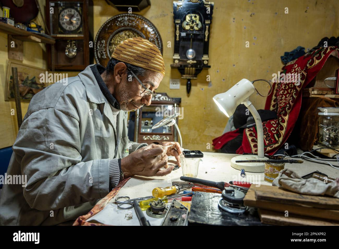 Watchmaker fixing the mechanism of a watch Stock Photo - Alamy