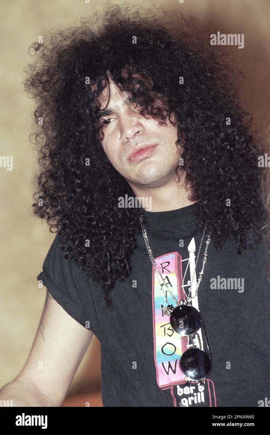 Milan Italy 1995-03-22 : Guitarist Slash during the photo session ...