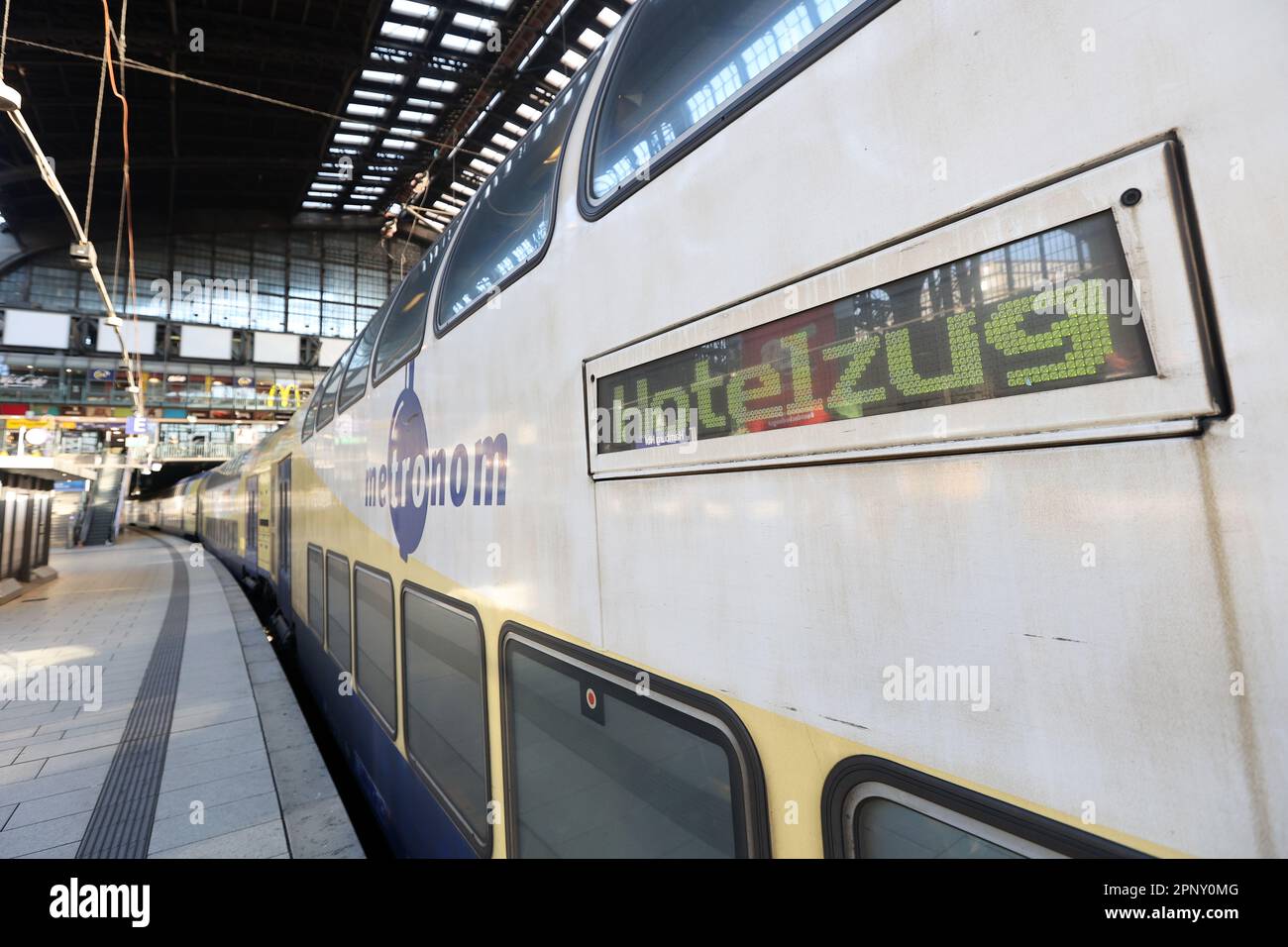 Hamburg, Germany. 21st Apr, 2023. A Metronom train is waiting for ...