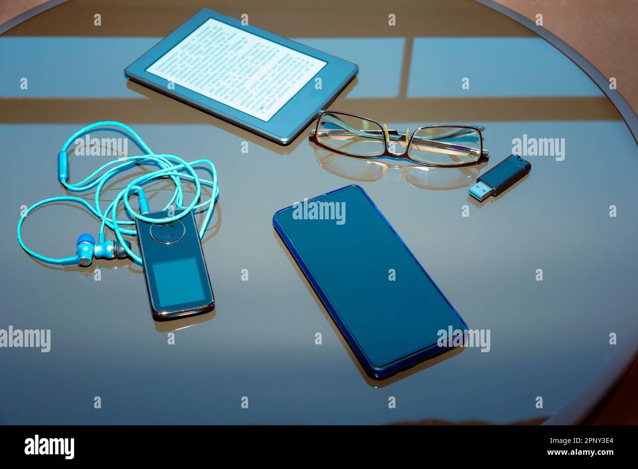 Electronic remote control devices hi-res stock photography and images ...