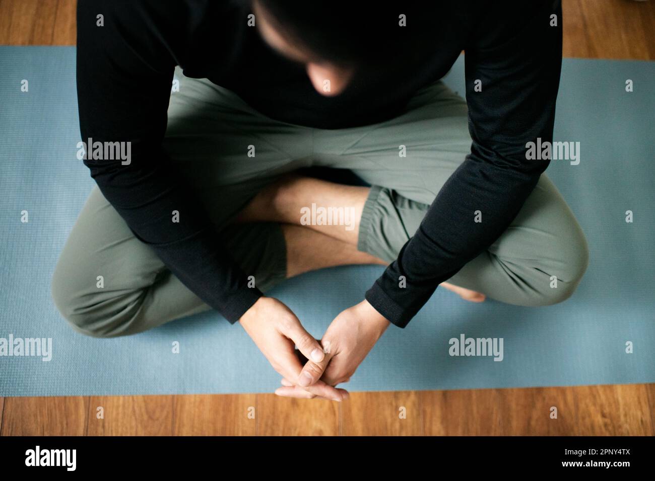 Overhead Photo of Young Man Meditating On Yoga Mat Stock Photo - Alamy