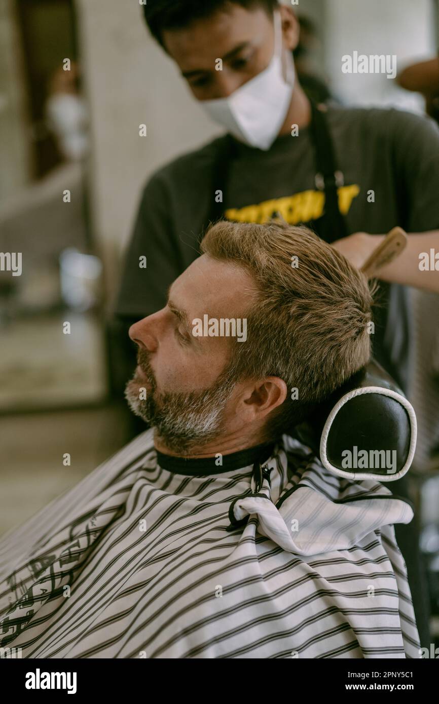 Barber shaving man in barbershop hi-res stock photography and images ... Barber shaving man in barbershop hi-res stock photography and images ...