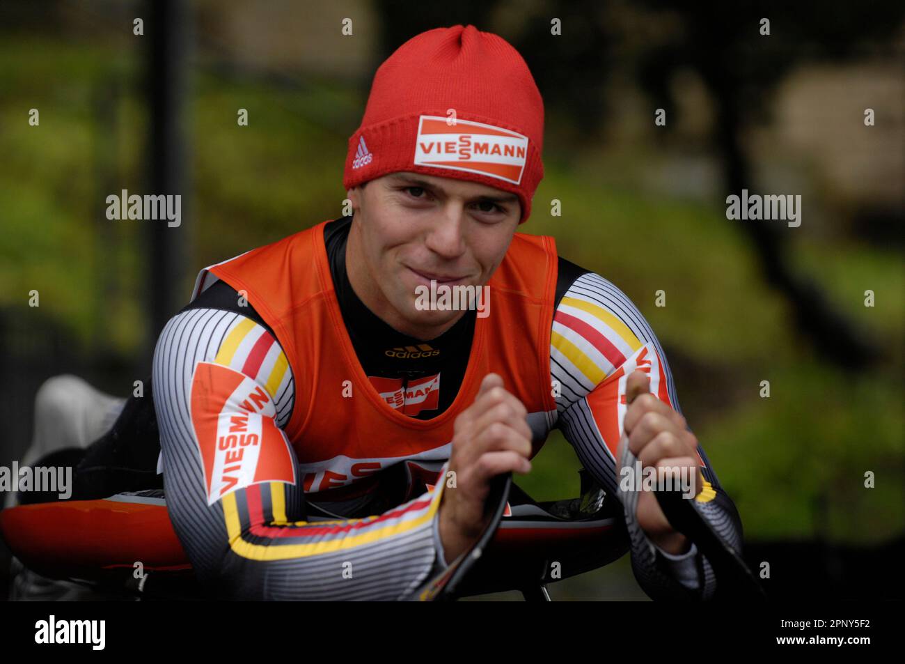 Rodler mit schlitten hi-res stock photography and images - Alamy