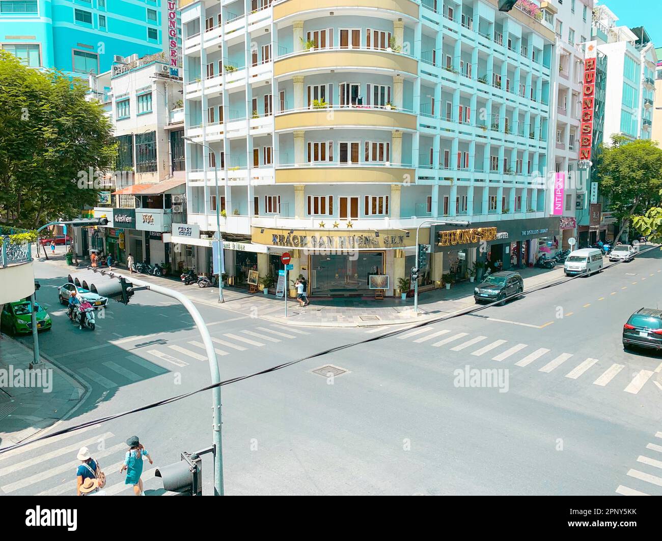 Crossroad - A street view of Ho Chi Minh City, Vietnam Stock Photo - Alamy