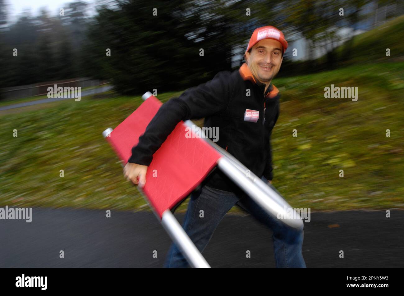Georg Hackl, Feature bei Fotoaufnahmen mit Porsche Rodelschlitten für ...