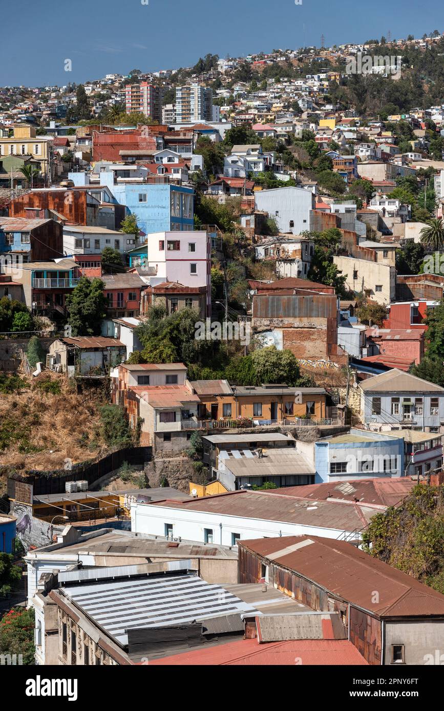 Beautiful view to traditional colorful city buildings in Valparaiso ...