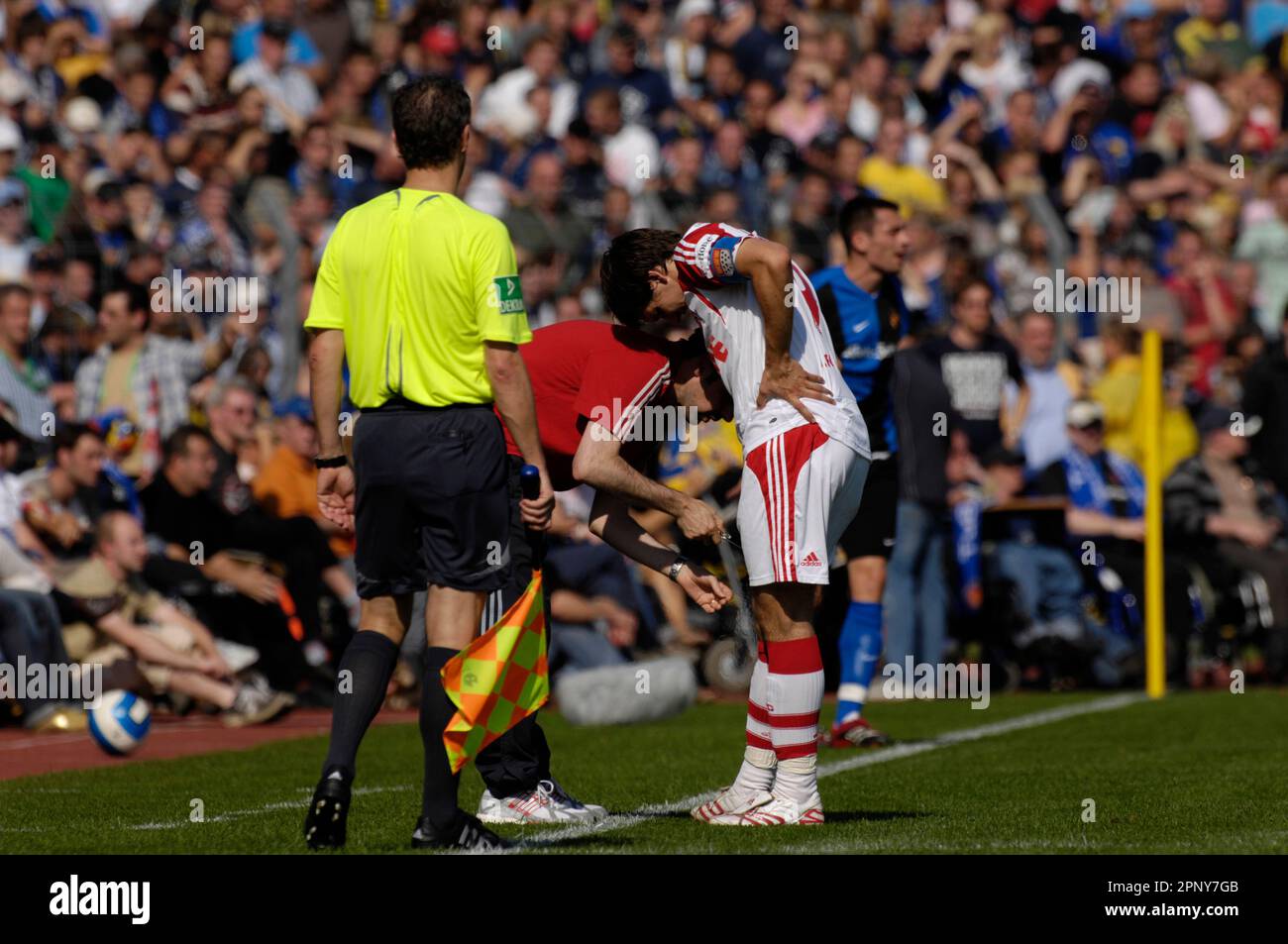 Knie behandlung hi-res stock photography and images - Alamy