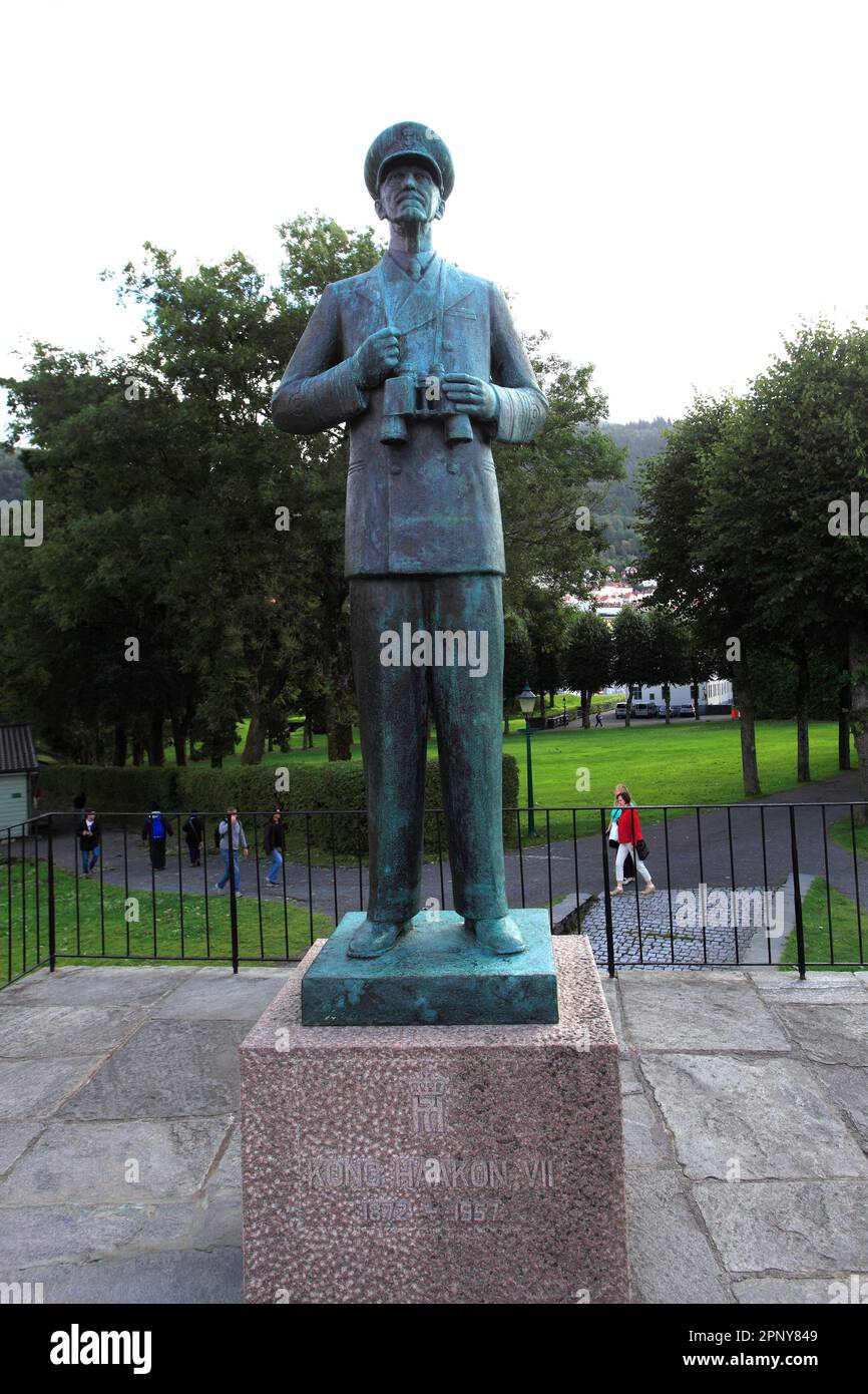 King Haakon VII statue, Bergen City, Hordaland, Norway, Scandinavia ...