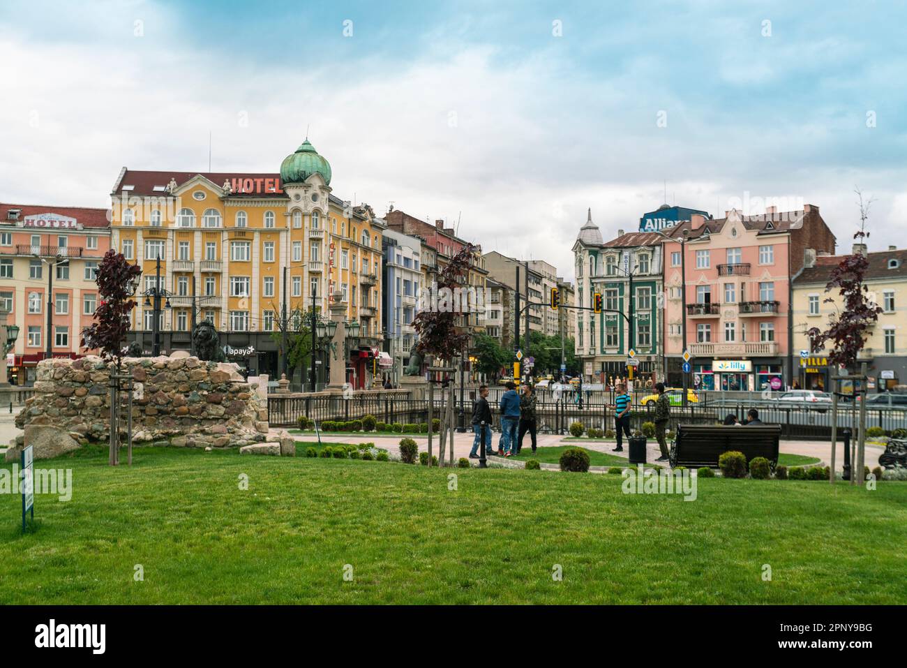 Sofia bulgaria monument lion hi-res stock photography and images - Alamy