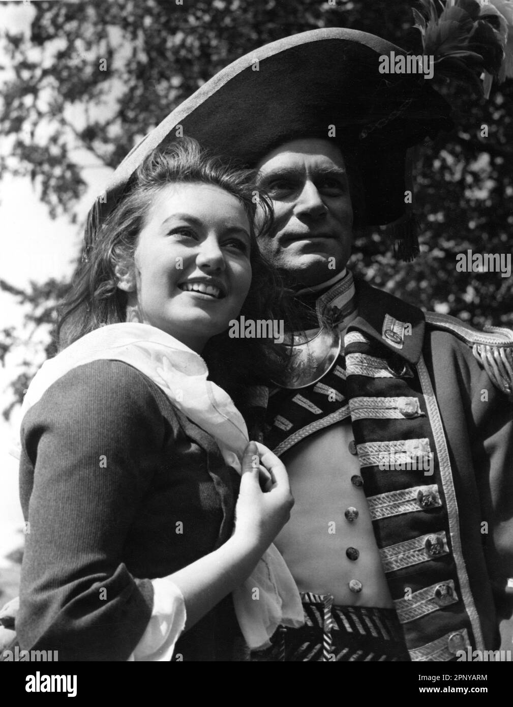 JANETTE SCOTT and LAURENCE OLIVIER on set location candid in Tring ...
