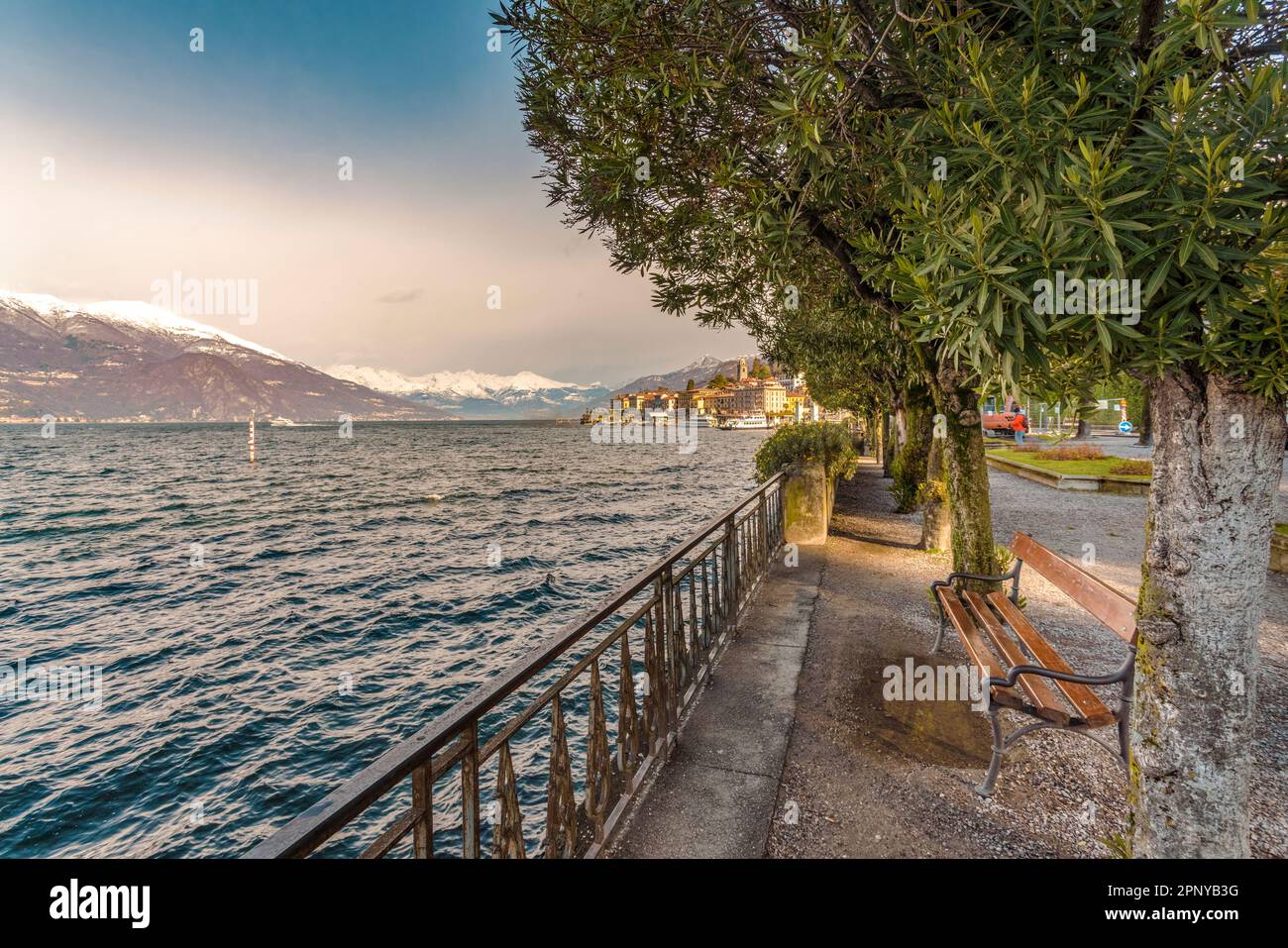 Bellagio lake como promenade hi-res stock photography and images - Alamy