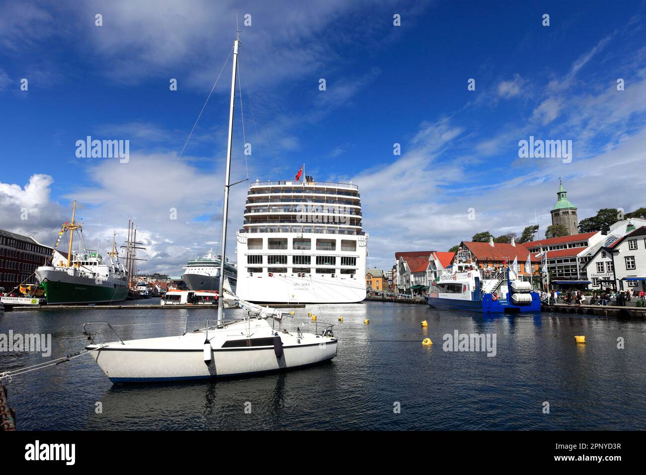 Container ships outside ports hi-res stock photography and images - Alamy
