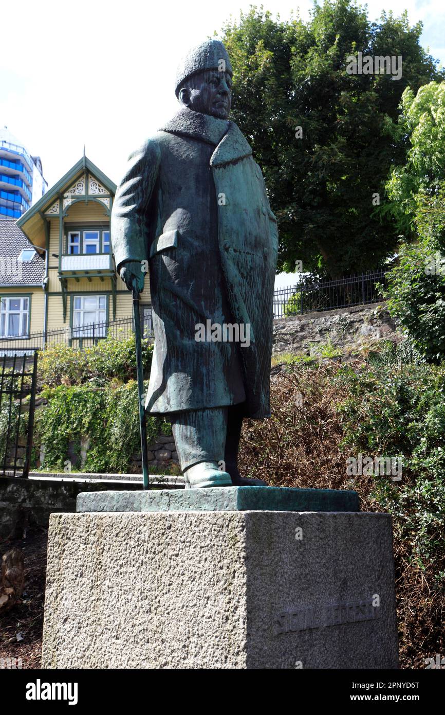 Bronze statue sigval bergesen hi-res stock photography and images - Alamy