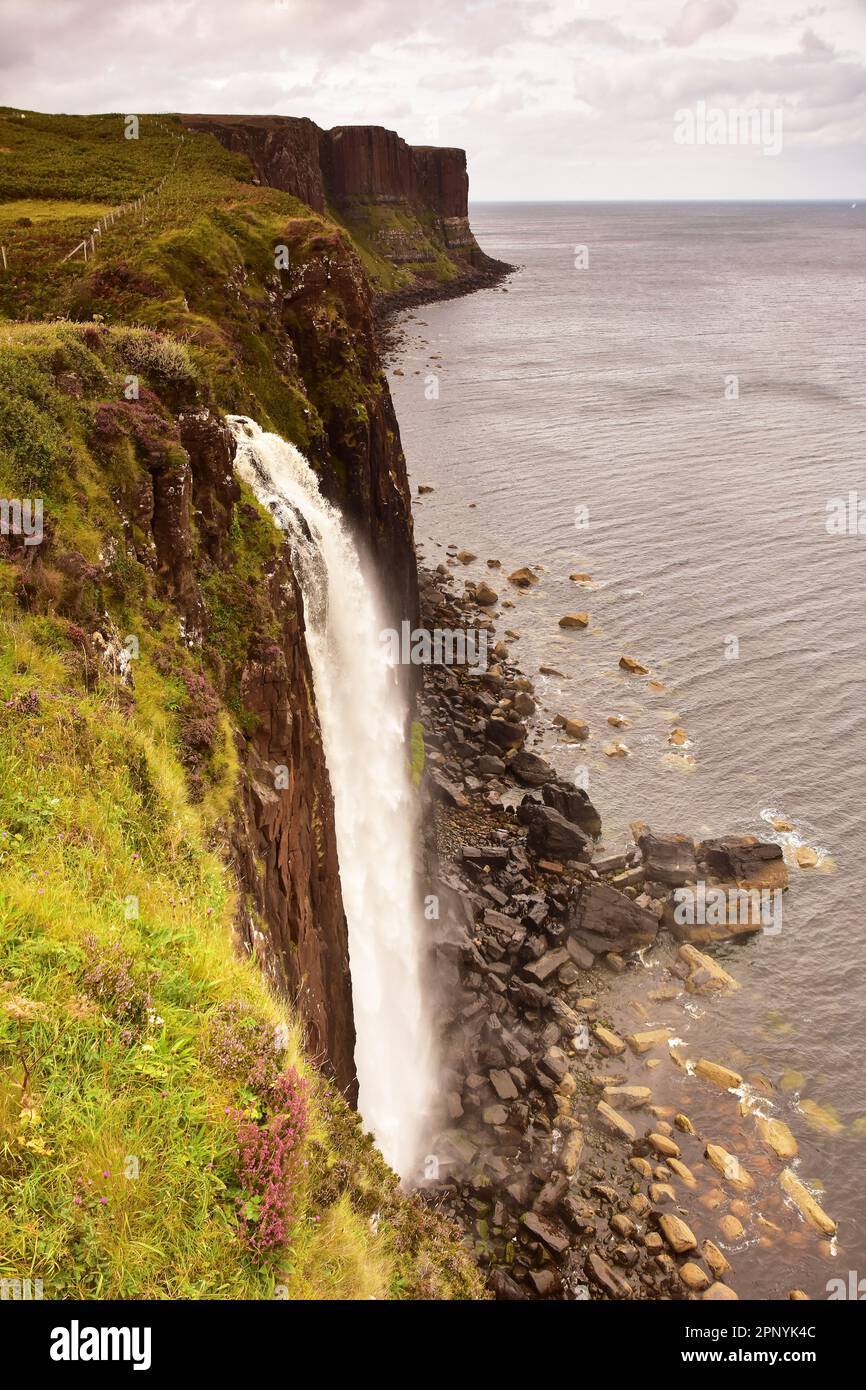 Skye sea cliffs hi-res stock photography and images - Alamy